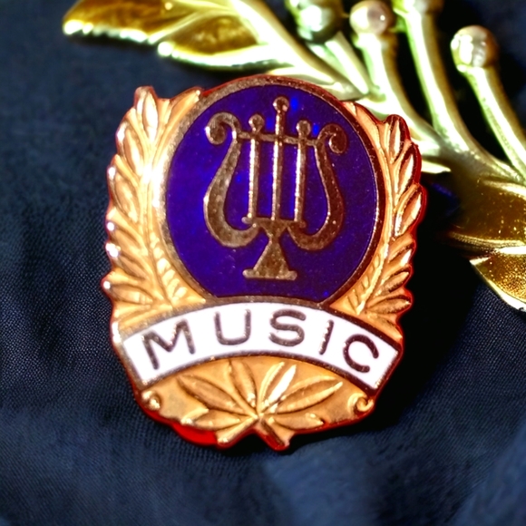 Vintage | Jewelry | Golden Blue Beautiful Music Lapel Pin From The 8s ...